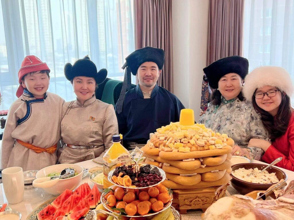 Ч Ундрам гишүүний хөгшин аав нь ХБ ыг хөхөж дуусаагүй байтал “НӨХӨР НЬ